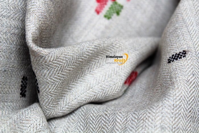 Handloom Haven: Stylish Himalayan Loom Woven Woolen Stole